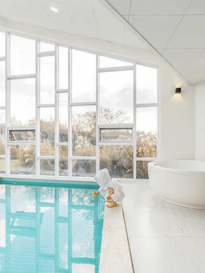 Ages 4-7 Duplex Play Villa/ Heated Pool/ 8 Guests - Jeju-do