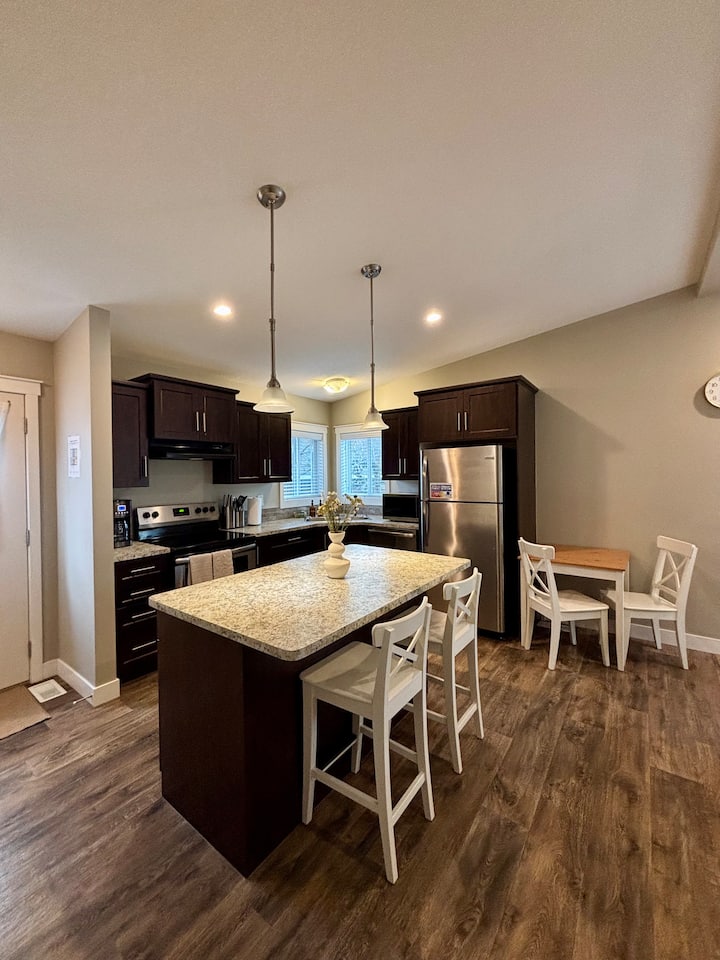 The Nook At Latimer- 2 Bedroom Carriage House - Penticton