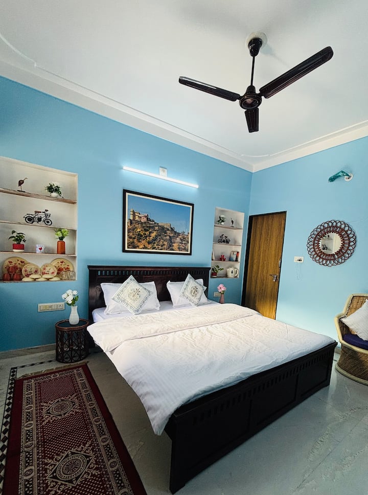 Uparlo Stay – Your Cozy Rooftop Escape In Udaipur - Udaipur