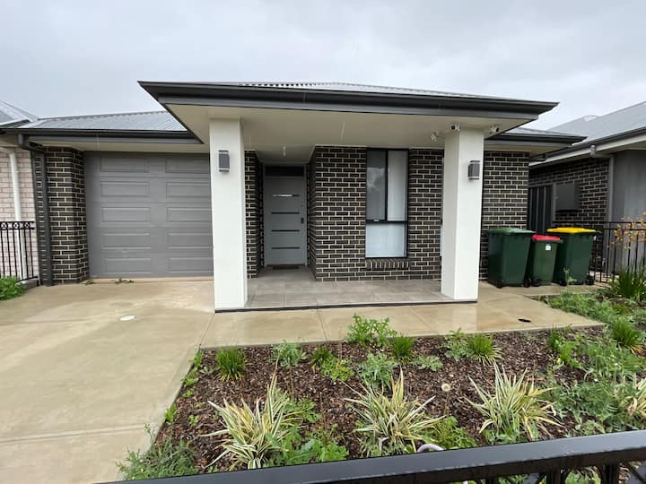 Bright New Family Home Near Shops And Nature Walks - Adelaide