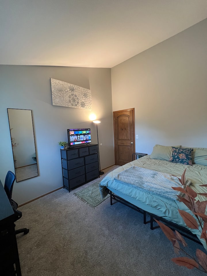 Cozy Private Guest Room Near Denver - Centennial, CO
