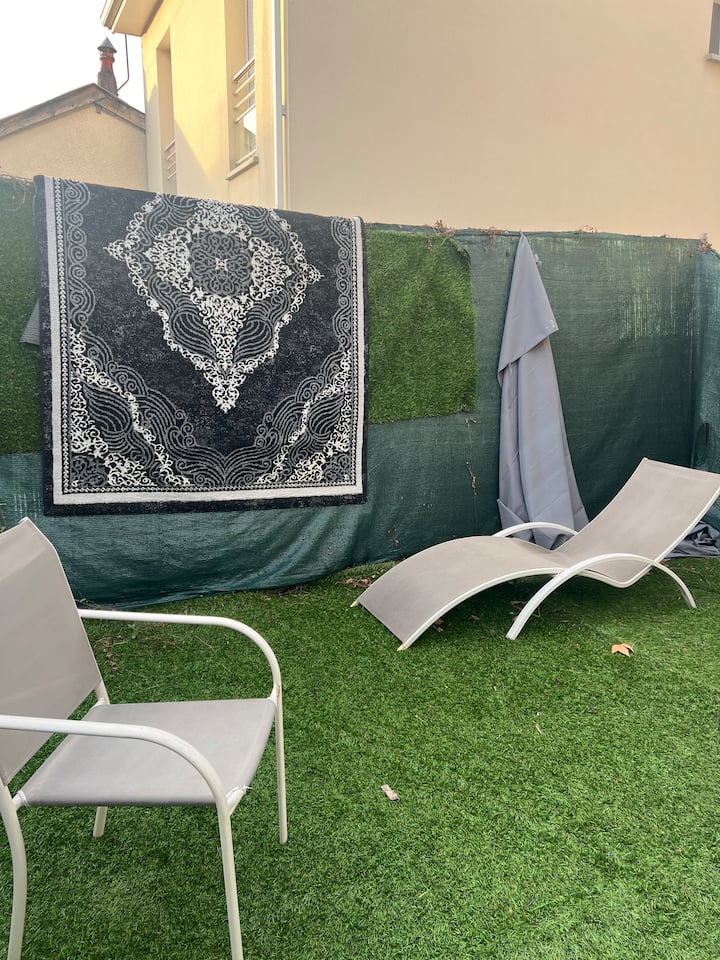 Maison Avec Magnifique Terrasse - ibis Lyon Carre De Soie