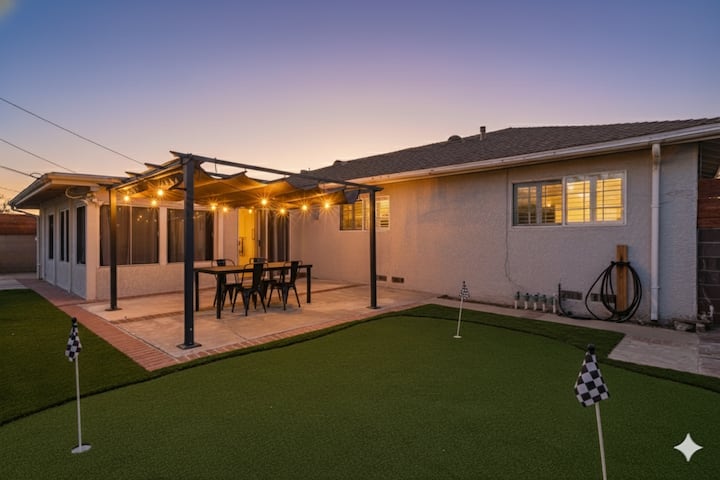 5 Mi To Disney! Quiet Retreat W/ Huge Yard - Santa Ana, CA