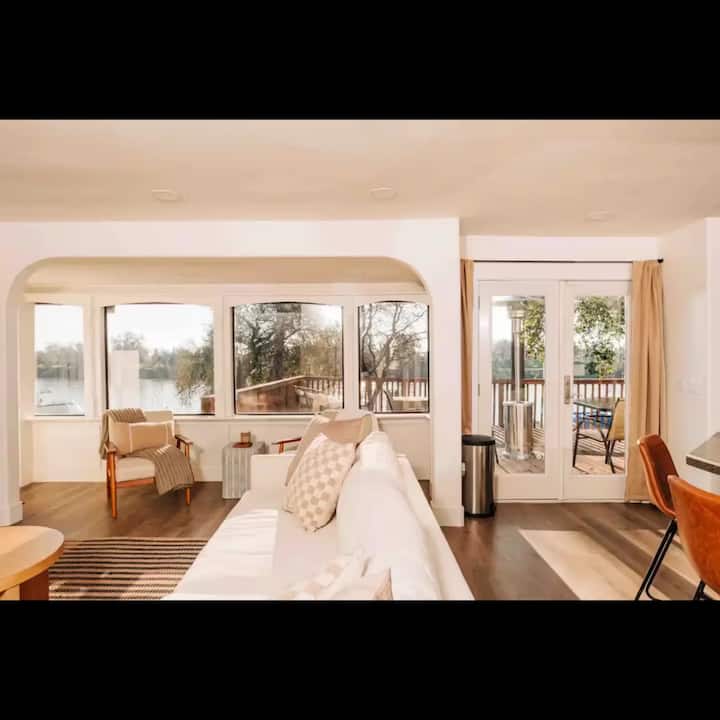 Anchor Inn On The River - Sacramento, CA