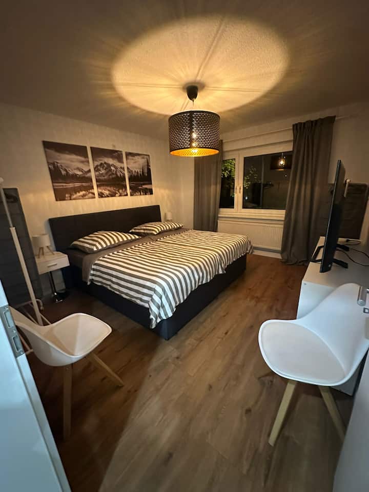 Frisch Sanierte Wohnung Mit Großer Küche & Balkon - Bonn