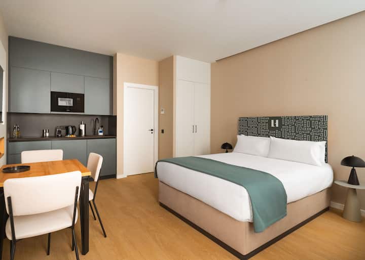 Limehome Alicante Av. De Jijona | Studio +Sofa Bed - Alicante