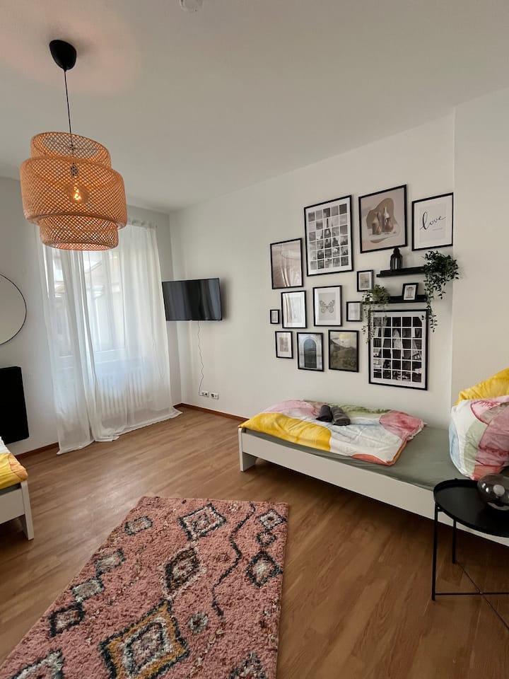 Zentrale Wohnung Nähe Bahnhof - 烏茲堡