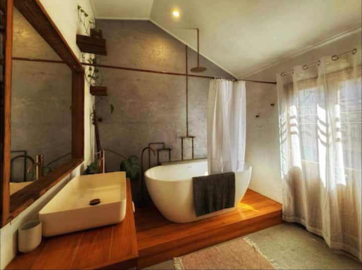 Rustic Room Near Airport - Coolangatta