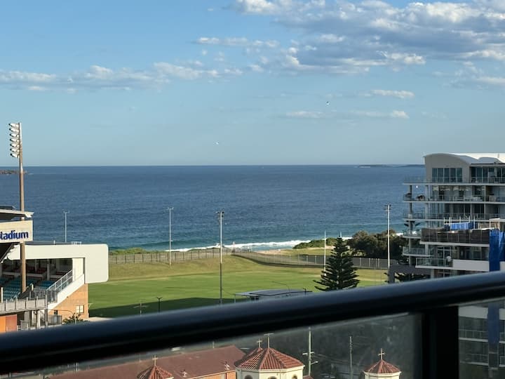 Town Luxury Apt| Beach| Water Views| Pet Friendly - Wollongong