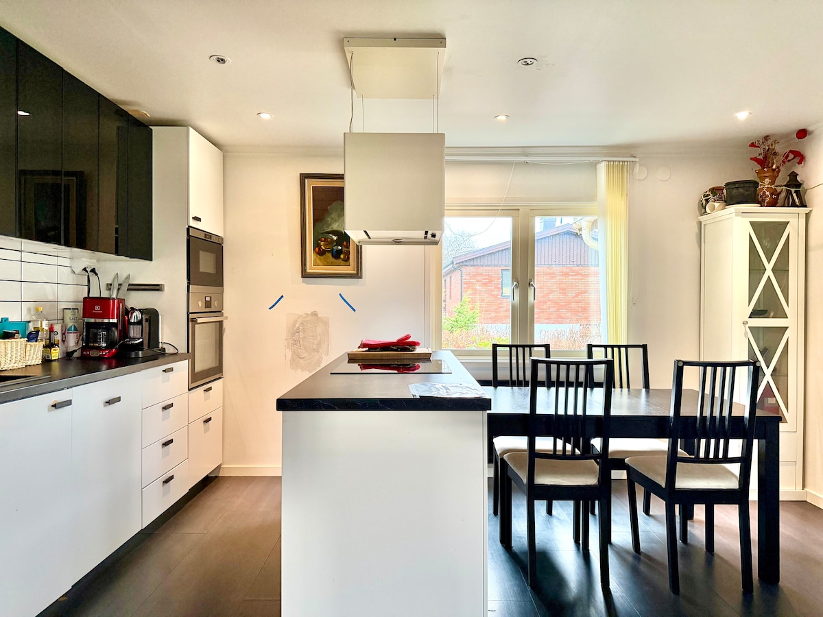 Workers • 4BR • 6 Beds • Parking • Parking • Volvo - Houses for Rent in ...