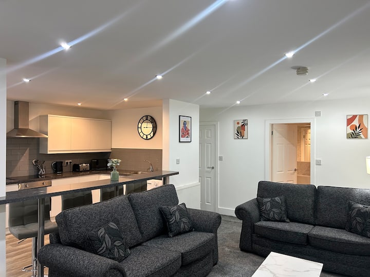 2 Bedroom Flat Includes Parking - Lytham St Annes - Lytham St Annes