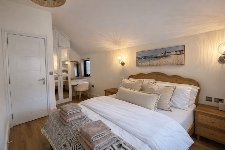 Beach Retreat | Stylish 1-bed Near The Beach - Poole