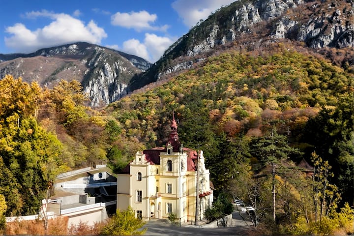 Villa Băncii 1888: Confort șI Istorie. - Mehadia