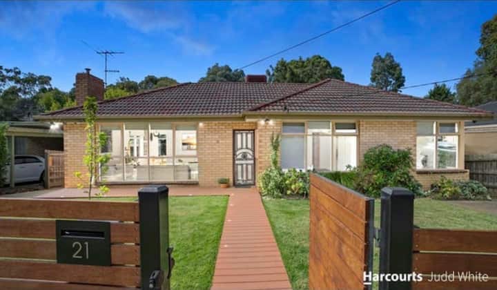 Modern 2 Bedroom Home In Burwood East - Box Hill