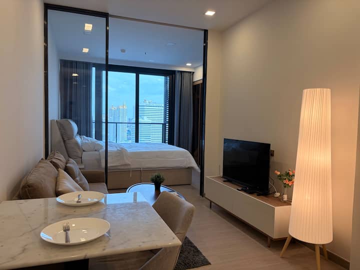 Best Sleep: King Bed W/standing Desk& Full Kitchen - Bangkok