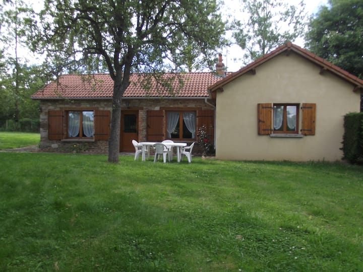 Maison Indépendante Dans Un Terrain Clos - Saint-Flour