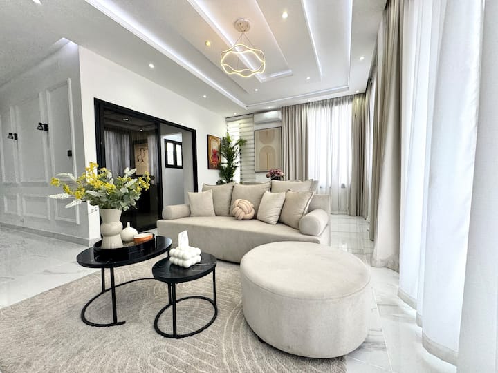 Chic Kinshasa 2 Bed, Hill Views & Rooftop! - Kinshasa