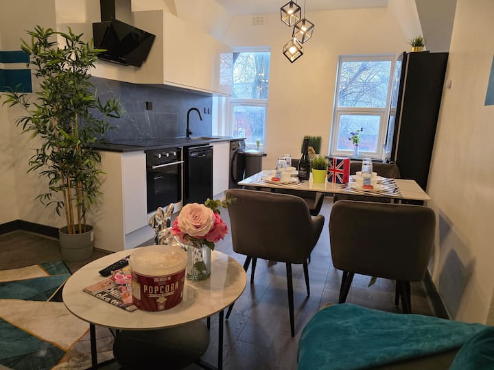 Tudors Esuites Two Bedroom Apartment - Birmingham