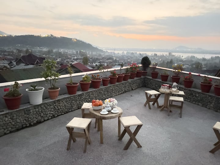 Kashmir Beautiful Villa - Srinagar