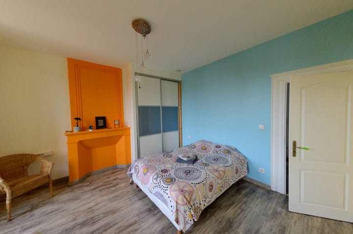 Chambre Saturne ~ La Belle Etoile - Saintes