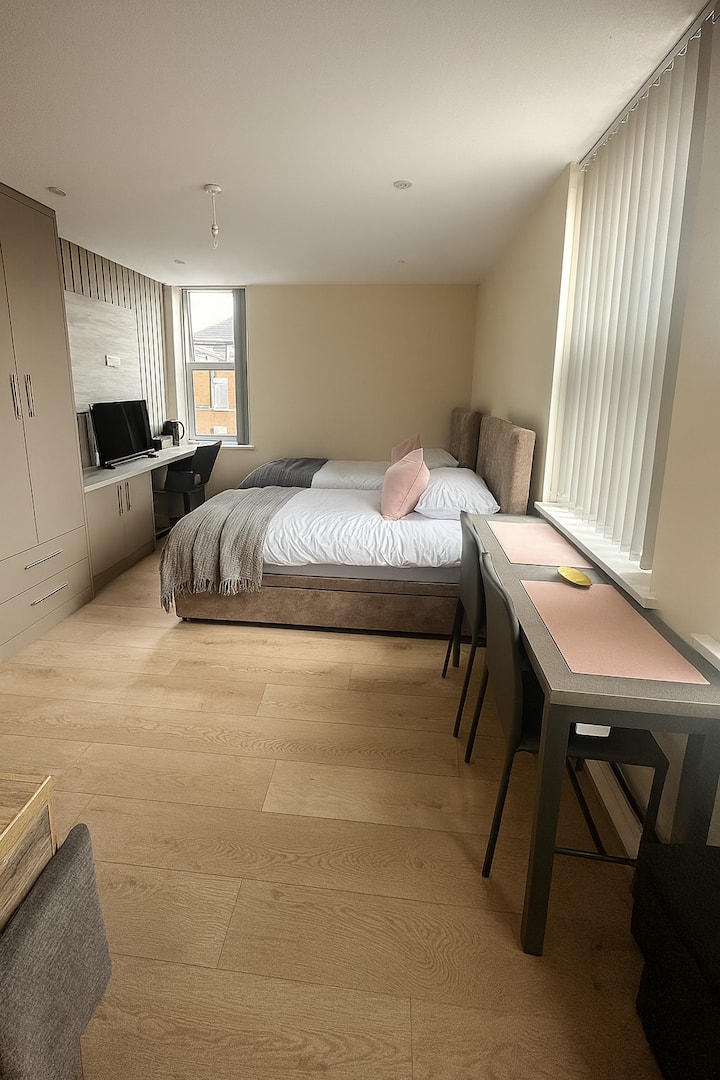 New Cozy Modern Bolton Studios, Sleeps 4,long Stay - Bolton