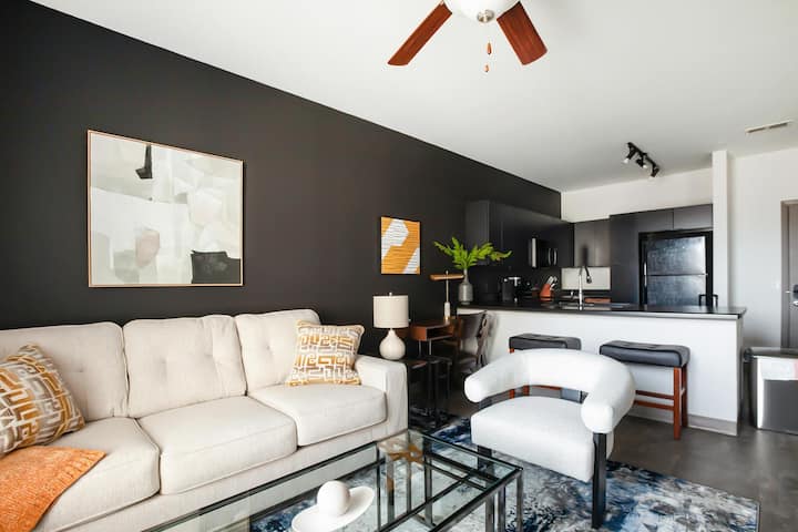 Landing | Incredible 1bd, Courtyard - Springfield, MO