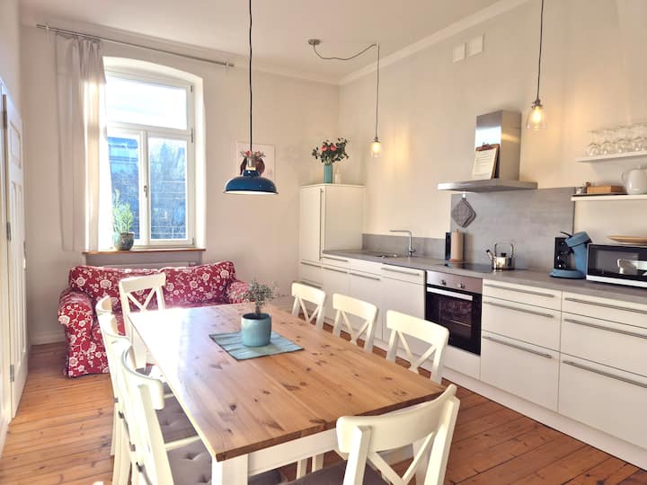 Geräumige Wohnung Im Alten Bahnhof Für 8 Personen - Sinsheim