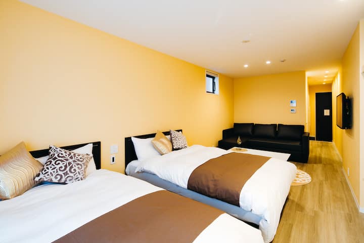 門司港駅徒歩5分|広々デラックスツイン【ダブル2台+ソファベッド・最大5名】 - 기타큐슈시