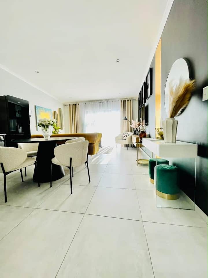 Entire Apartment 1-bed | 2 Full Baths - Parklands