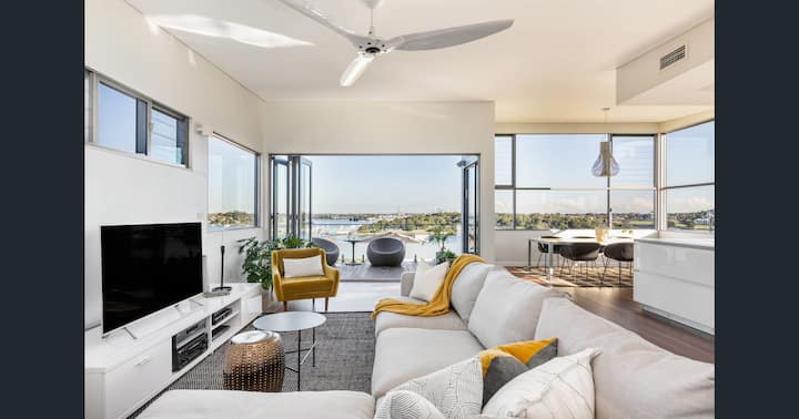 Bright Home With Stunning Water Views - Lewisham