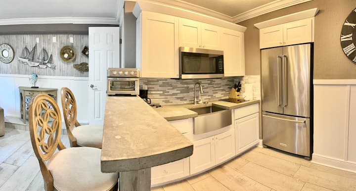 Palm Harbor Poolside Paradise - Palm Harbor