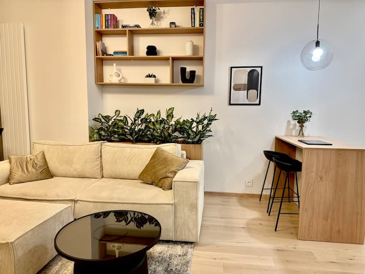 Eurovea Tower – Downtown / Modern / Garage Parking - Bratislava