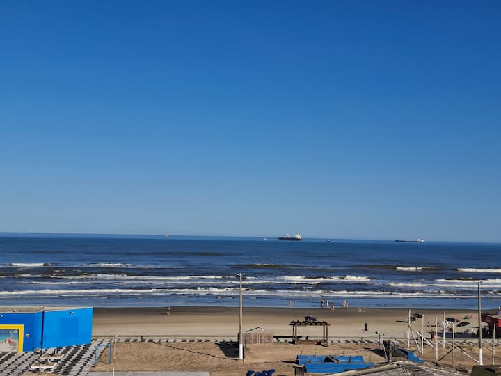 Vista Para O Mar. 2 Dormitórios. Próximo Bistek. - Tramandaí