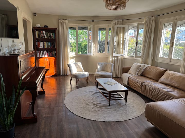 Casa Con Jardín Y Parrillero En Carrasco - Montevideo