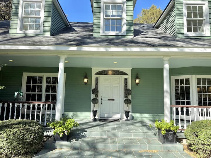 Spacious Group Stay | Near Deep Ellum & White Rock - Dallas