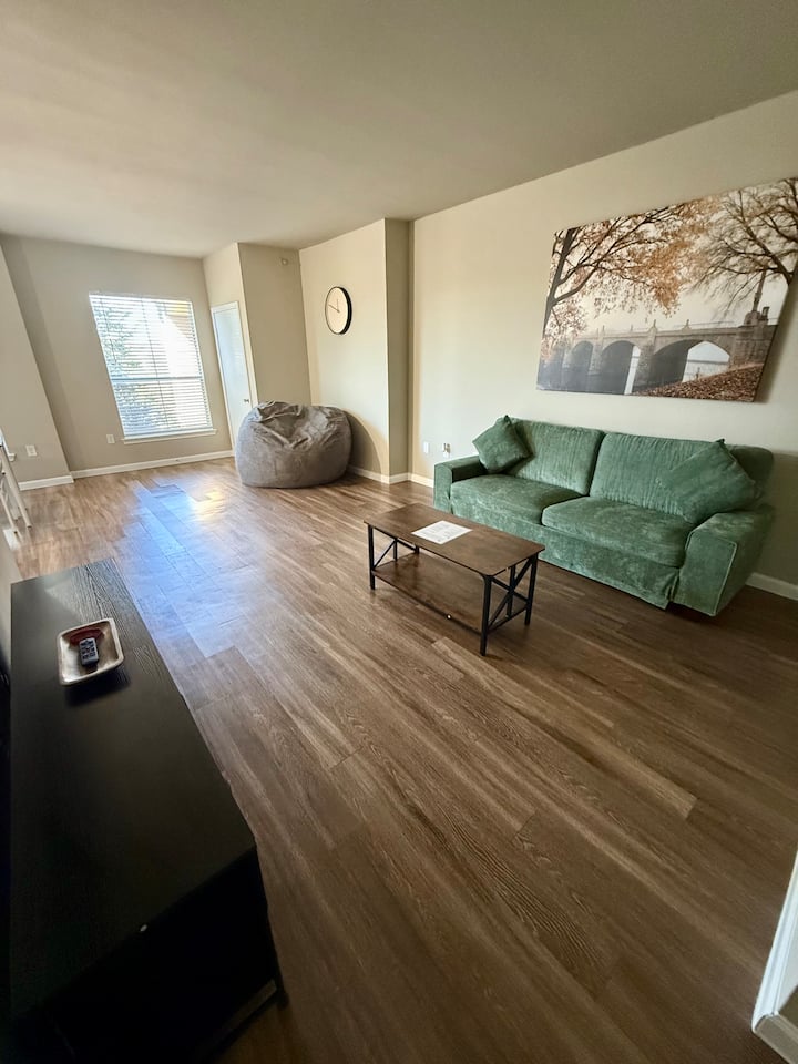 Spacious, Modern & Cozy Apt Home 832 - Pflugerville, TX