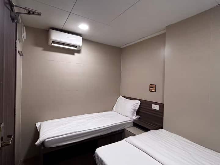 Mong Kok港鐵站 繁華彌敦道 朗豪坊 信和中心 溫馨三人房 - Tsuen Wan