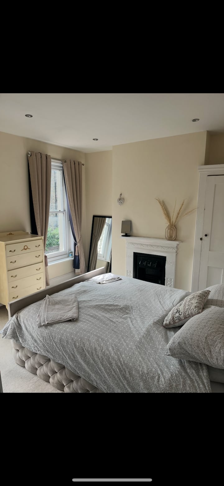 Pit Stop In The Heart Of Dover - Dover