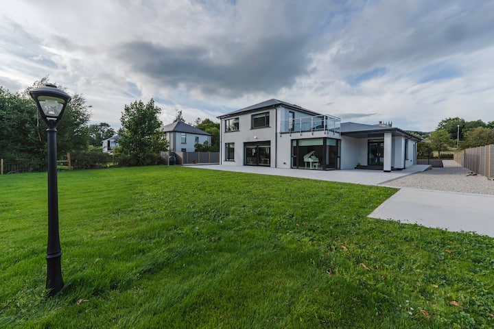 Lough Side Home - Derry