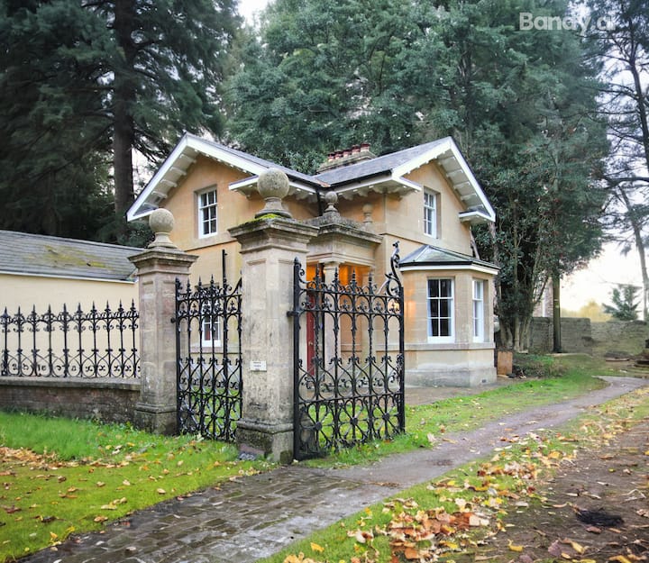 The Church Lodge - Luxurious Cottage In Wiltshire - Castle Combe