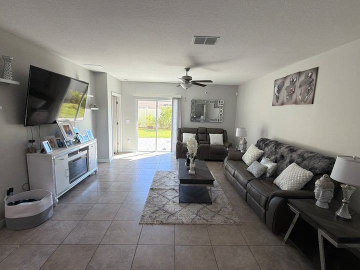 Home Away From Home - Apollo Beach, FL