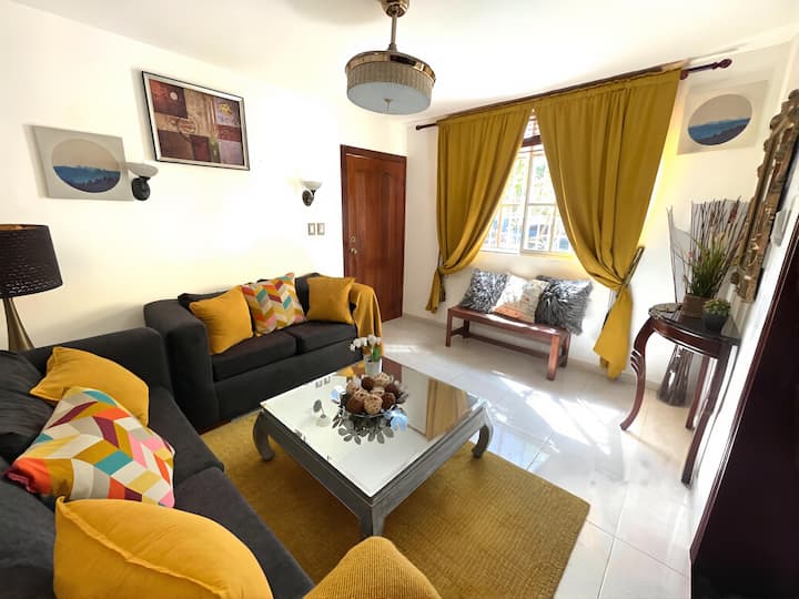 Elegante 2br Clásico Cerca De La Uasd Con Parqueo - Santo Domingo