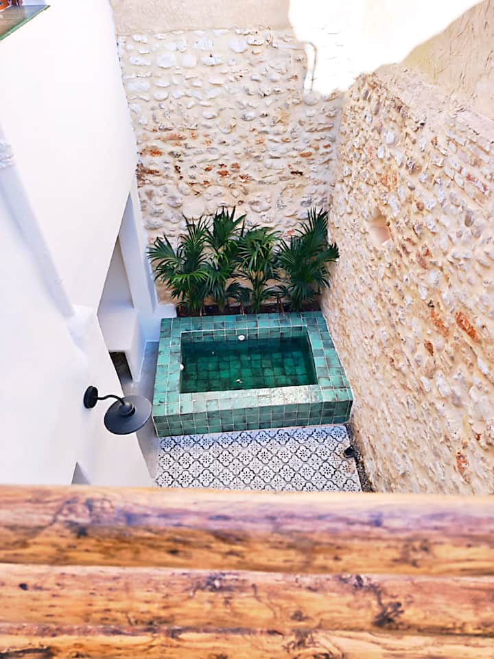 Entire Private Home · Near Valencia - Montserrat