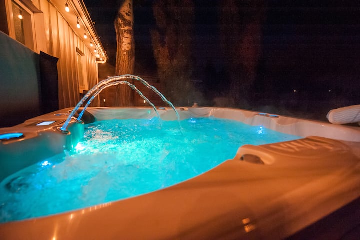 Soak Under The Stars | Hot Tub Bungalow Downtown - Flagstaff