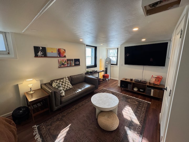 Cozy Modern Basement Studio - Rapid City, SD