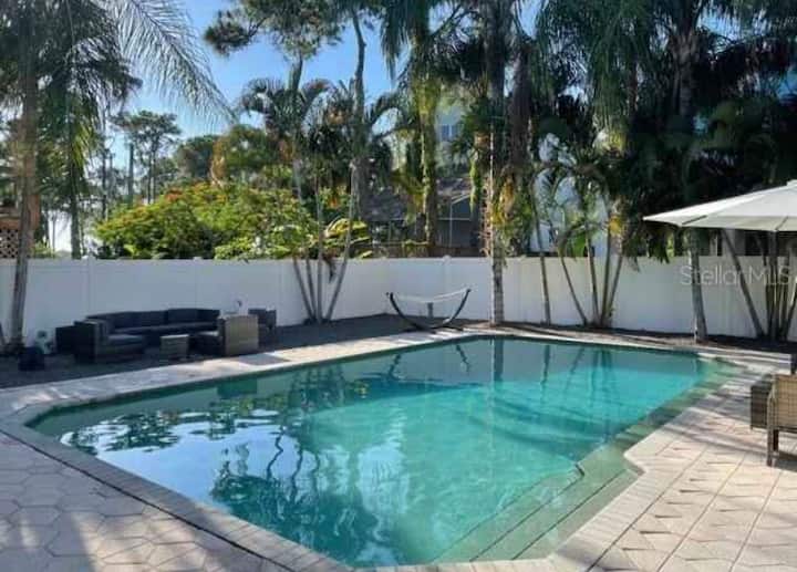 Slice Of Palm Harbor Paradise - Dunedin, FL