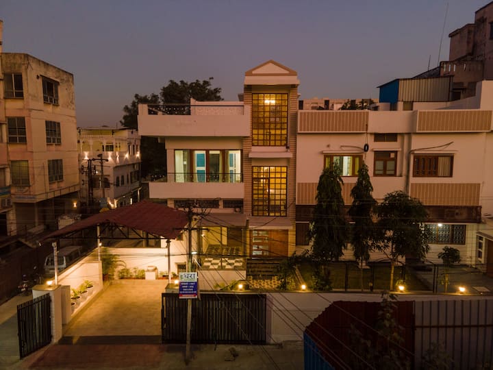 4 Bhk Citycentre Villa •Ac • Bonfire • Parking - ウダイプル