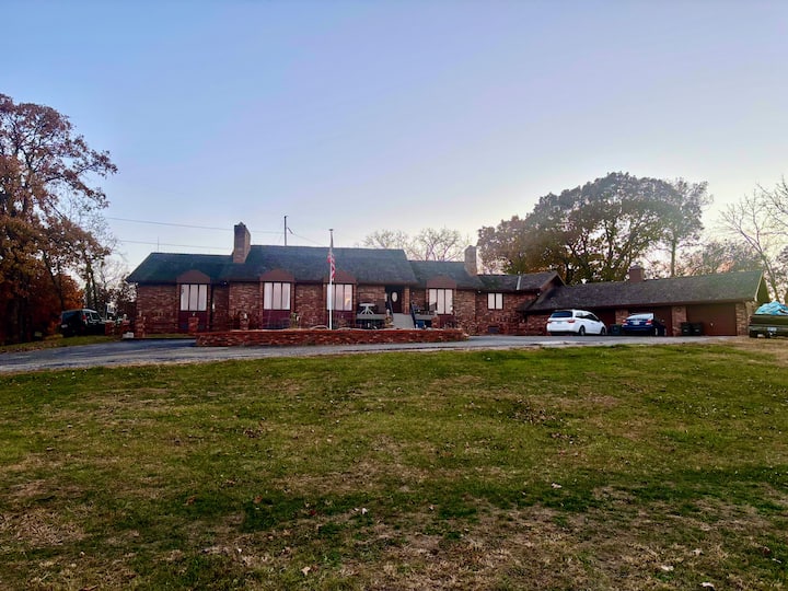 Unforgettable Getaway With Acres Of Privacy In Kc - Shawnee, KS