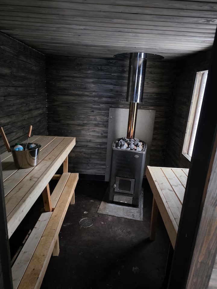 Rauhallisella Paikalla Hirsitalo Järven Rannassa - Kuusamo