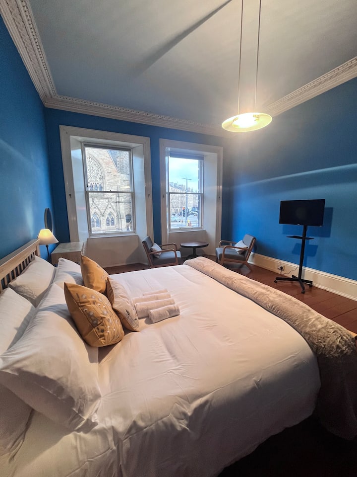 Unique - Spacious - Central - With Living Space - Edinburgh